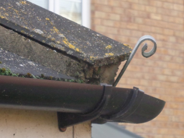 Pitched Roof Detail - Ridge tiles, Hip tiles, Roof valleys, roof verges ...